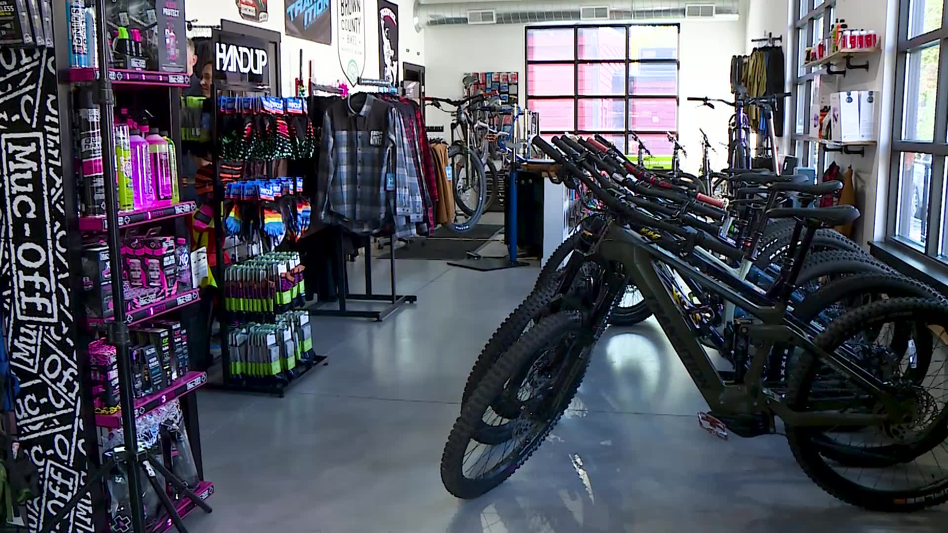 Explore Nashville, Indiana on 2 wheels with Brown County Bikes – Fox 59