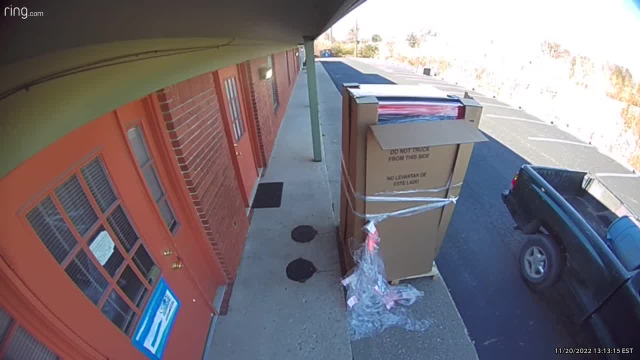 Thieves steal vending machine from south side business – Fox 59